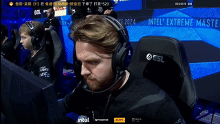 CSGO比赛击杀一张桌子 Niko打红眼锤爆桌面 赛后被计入数据_热点速报_叶子猪新游频道